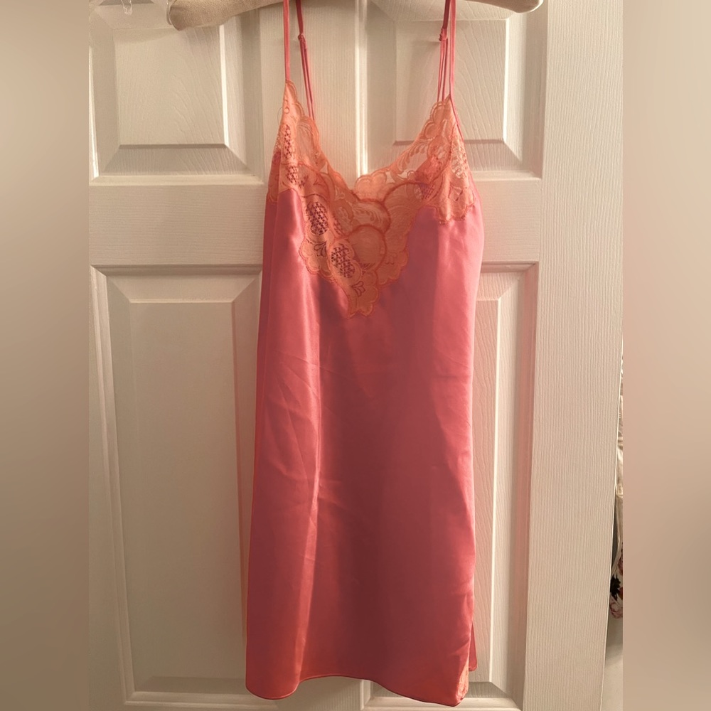 Vintage Beautiful Victoria’s Secret Sleeping Slip Dre… - Gem